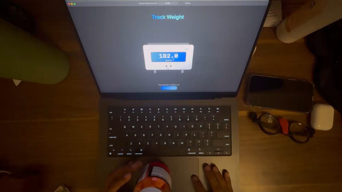 Canadian developer turns MacBook Pro into scales using touchpad | dev.ua