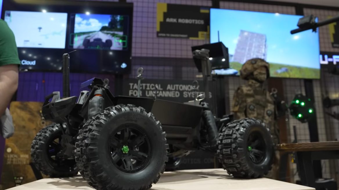 Українсько-естонський стартап Ark Robotics показав систему, яка дозволяє керувати НРК з відстані ...