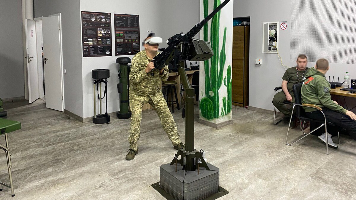 Hunting for "Shaheeds": How a dev.ua journalist trained to shoot down kamikaze drones in VR and ...