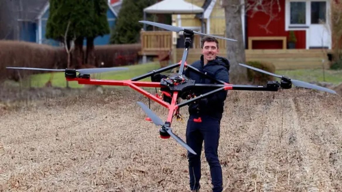 YouTuber creates homemade drone that can lift 100 kg of cargo | dev.ua