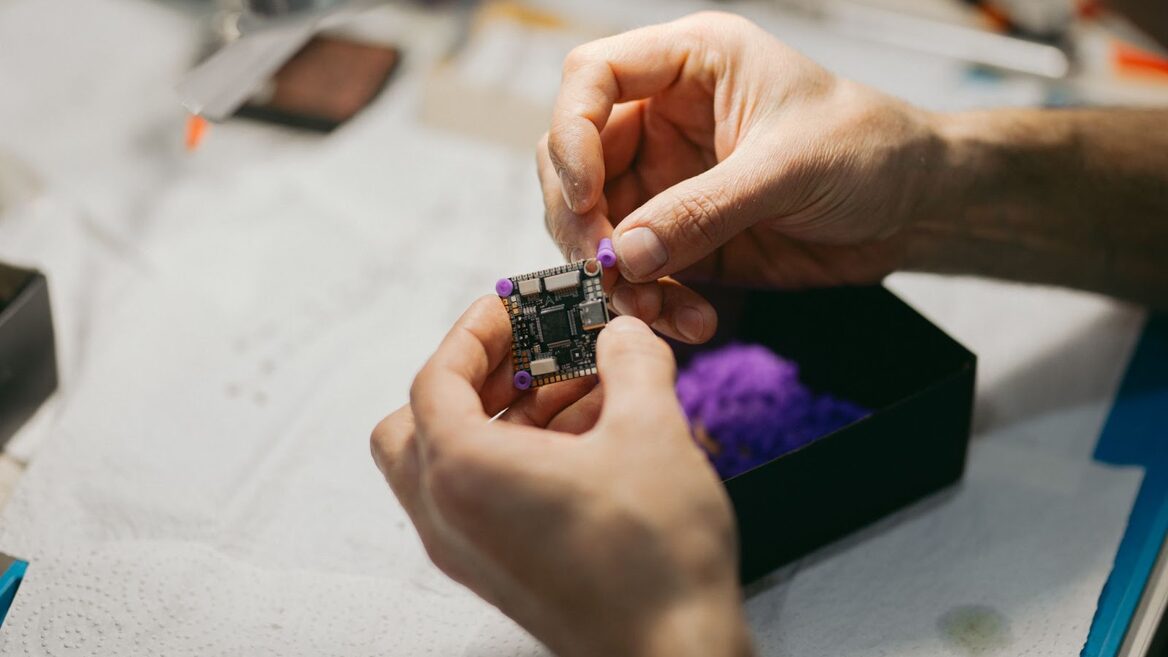 Український виробник REBMAN представив купольний РЕБ MAHAON на маркетплейсі Brave1 | dev.ua