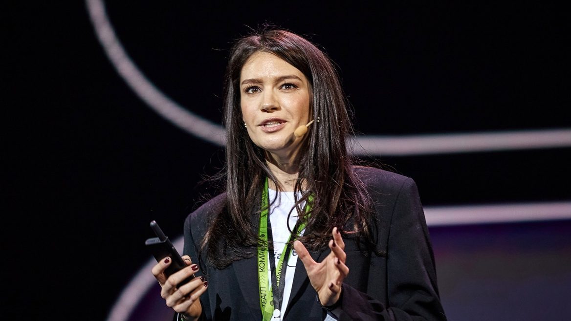 Which of the residents of "Diya.City" has the highest income: Defense ...